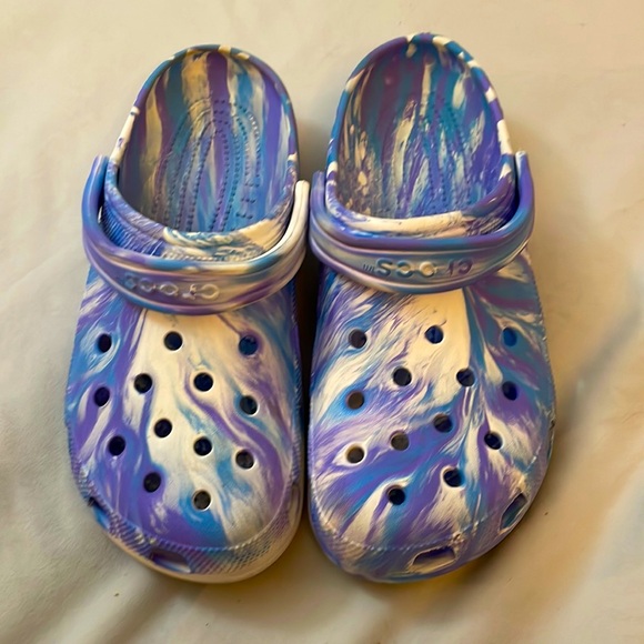 CROCS | Shoes | Crocs Mens 1 Unisex Purple Blue White Classic Marbled ...